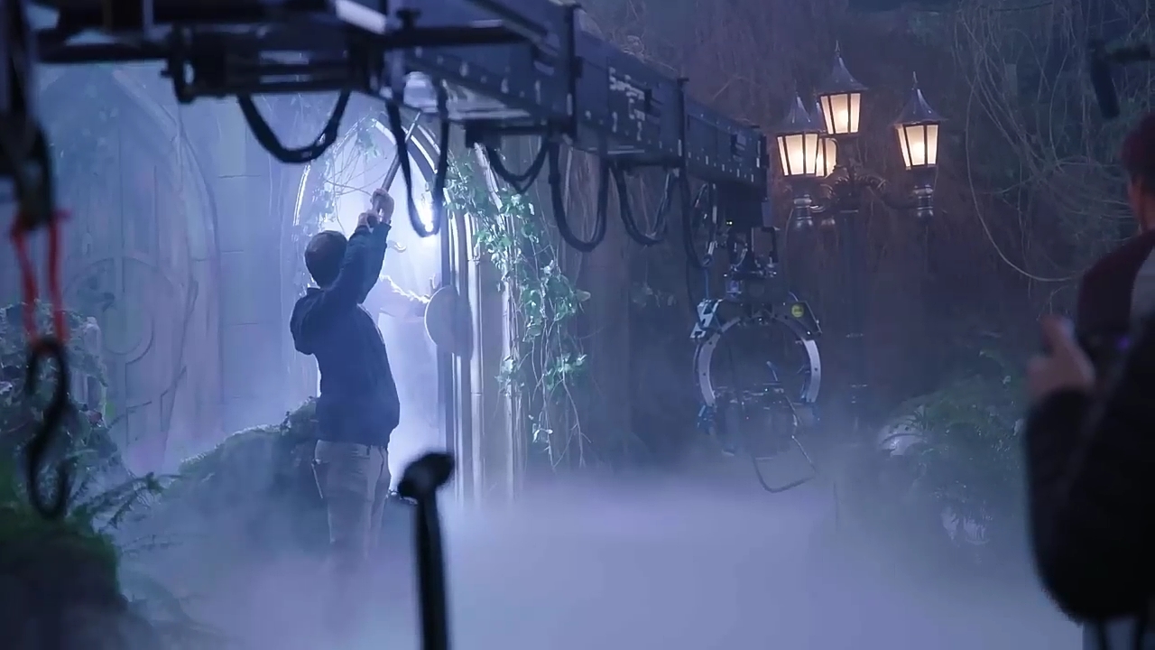 Boo-hind the scenes set tour of monster high live action movie - نماشا